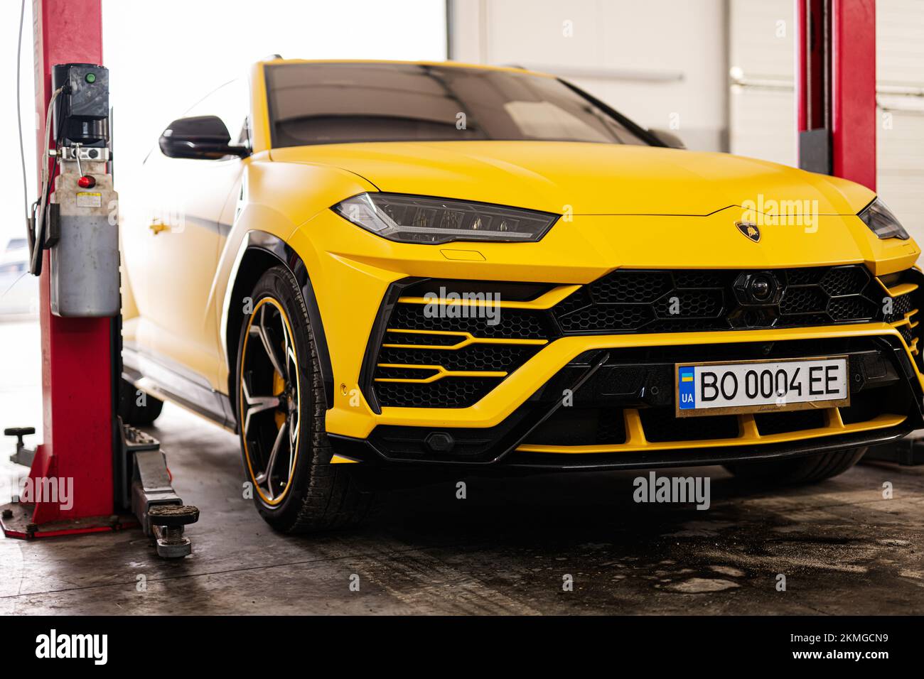 Lamborghini urus off road hi-res stock photography and images - Alamy