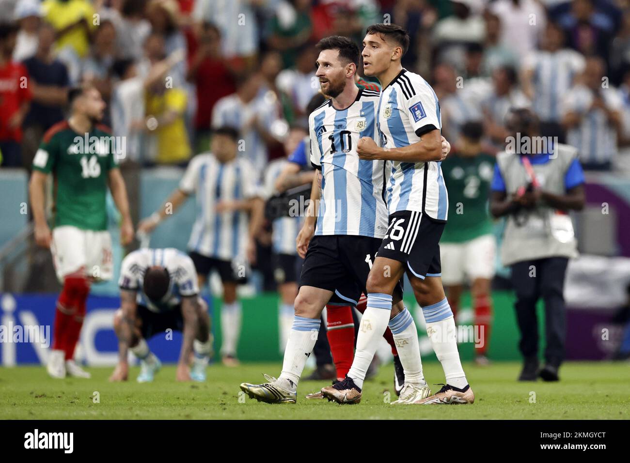 LUSAIL CITY - (l-r) Lionel Messi of Argentina, Nahuel Molina of ...