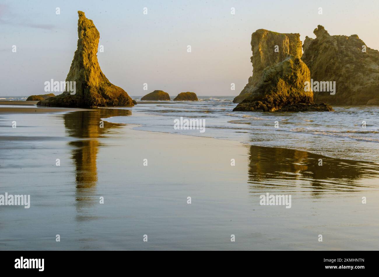 Bandon Beach in Southern Oregon Stock Photo - Alamy