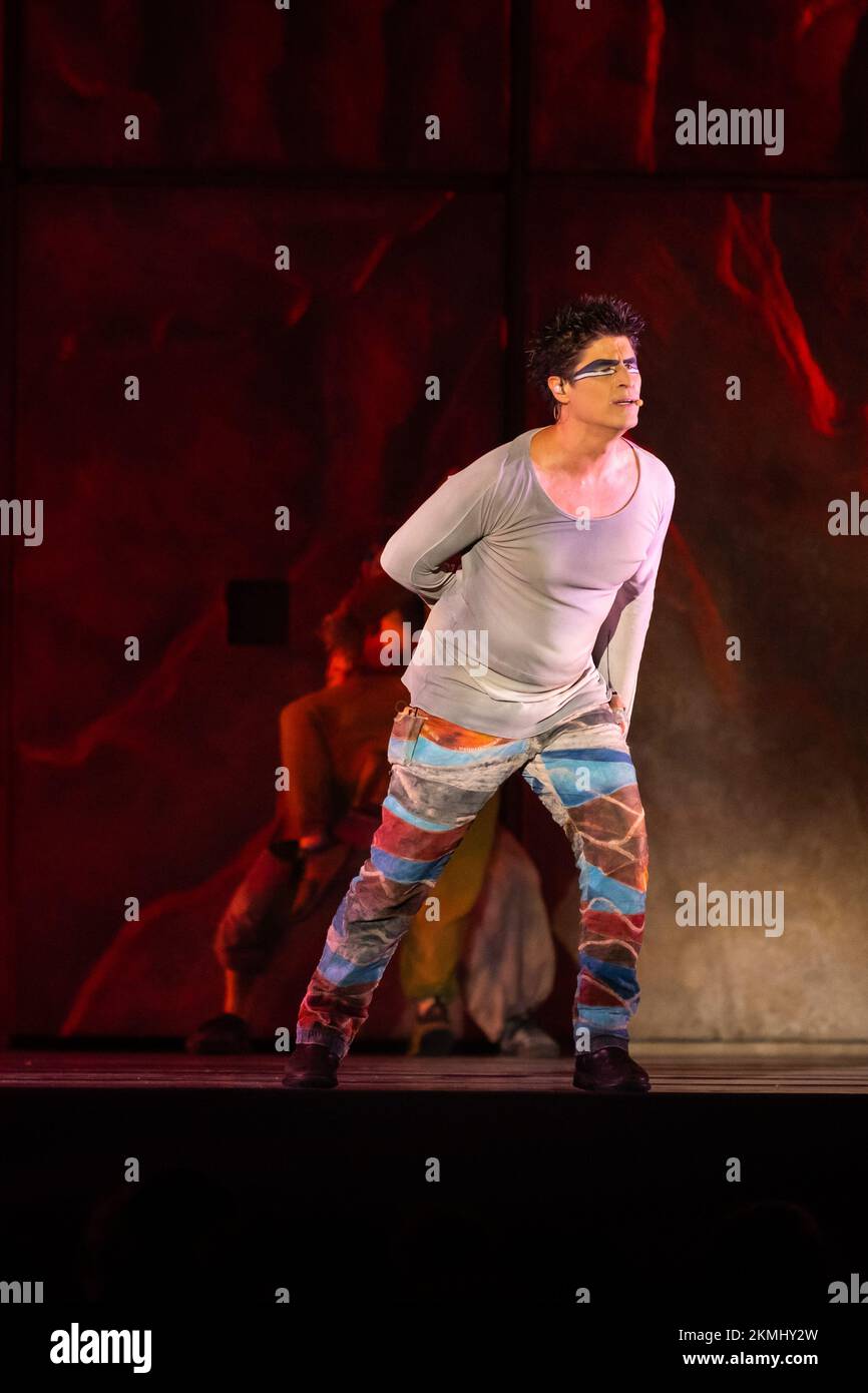 Notre dame de paris original cast hi-res stock photography and images ...