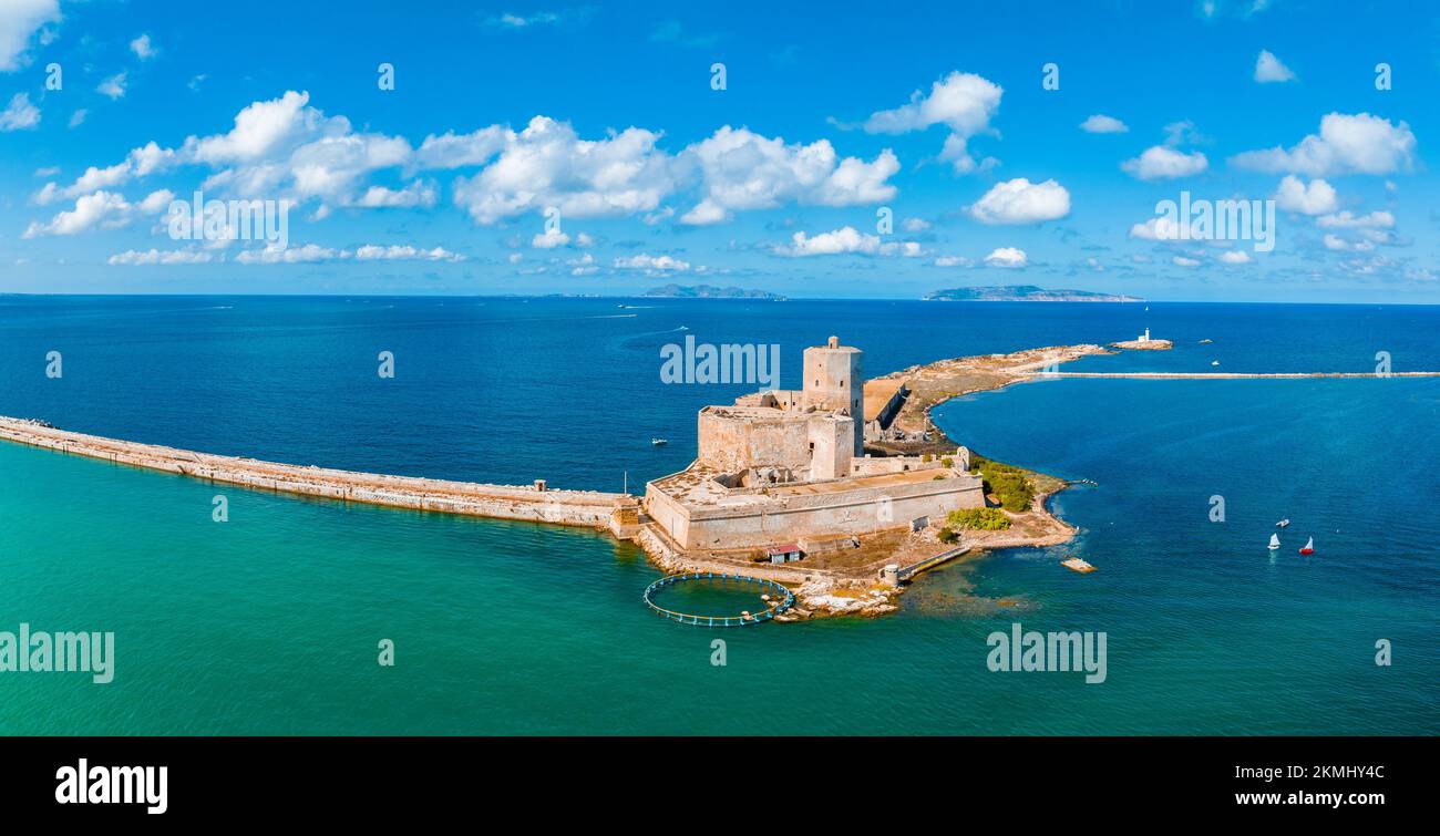 Medieval Colombian castle also called Sea Castle Stock Photo - Alamy