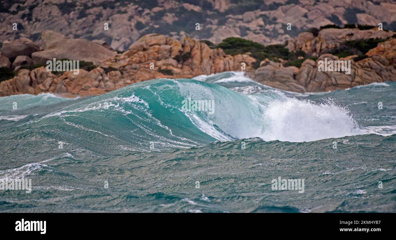 Sardegna, Arcipelago di La Maddalena, mare in tempesta Stock Photo - Alamy