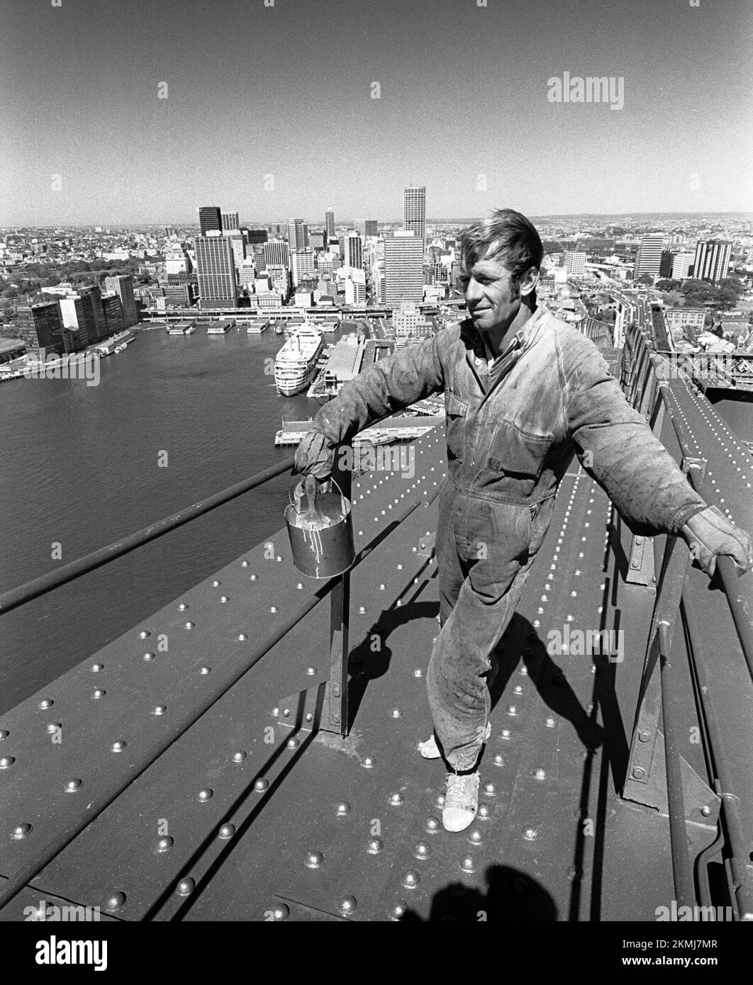 Paul Hogan working as a rigger on the Sydney Harbour bridge 1971 ...