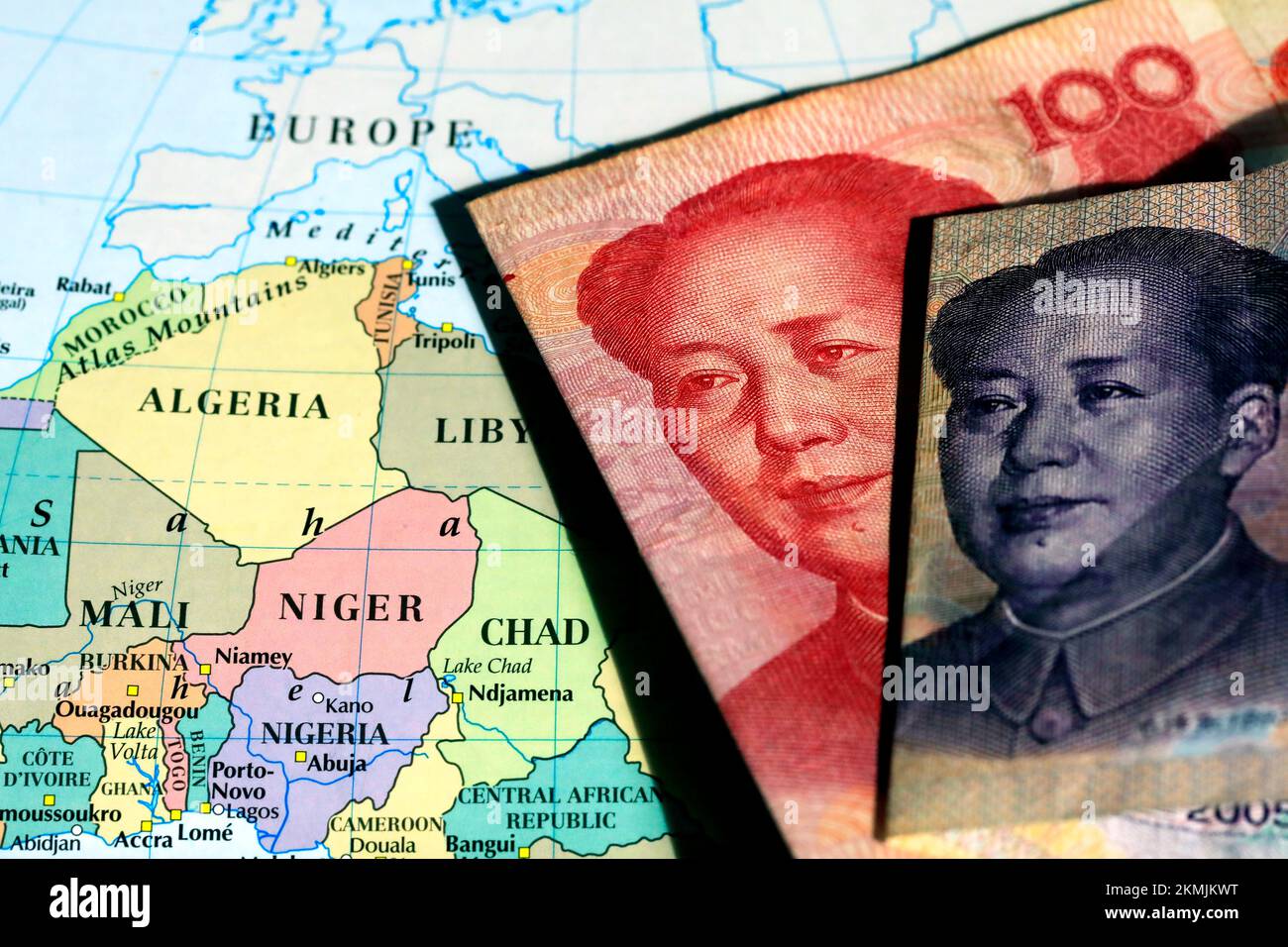 Close-up of yuan Chinese banknotes on top of a map of Africa Stock ...