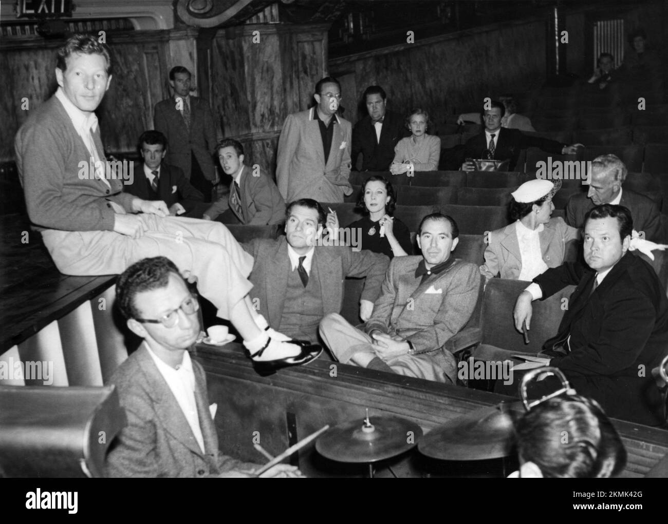 DANNY KAYE LAURENCE OLIVIER VIVIEN LEIGH JERRY DESMONDE and ORSON WELLES rehearsing for the SID ...
