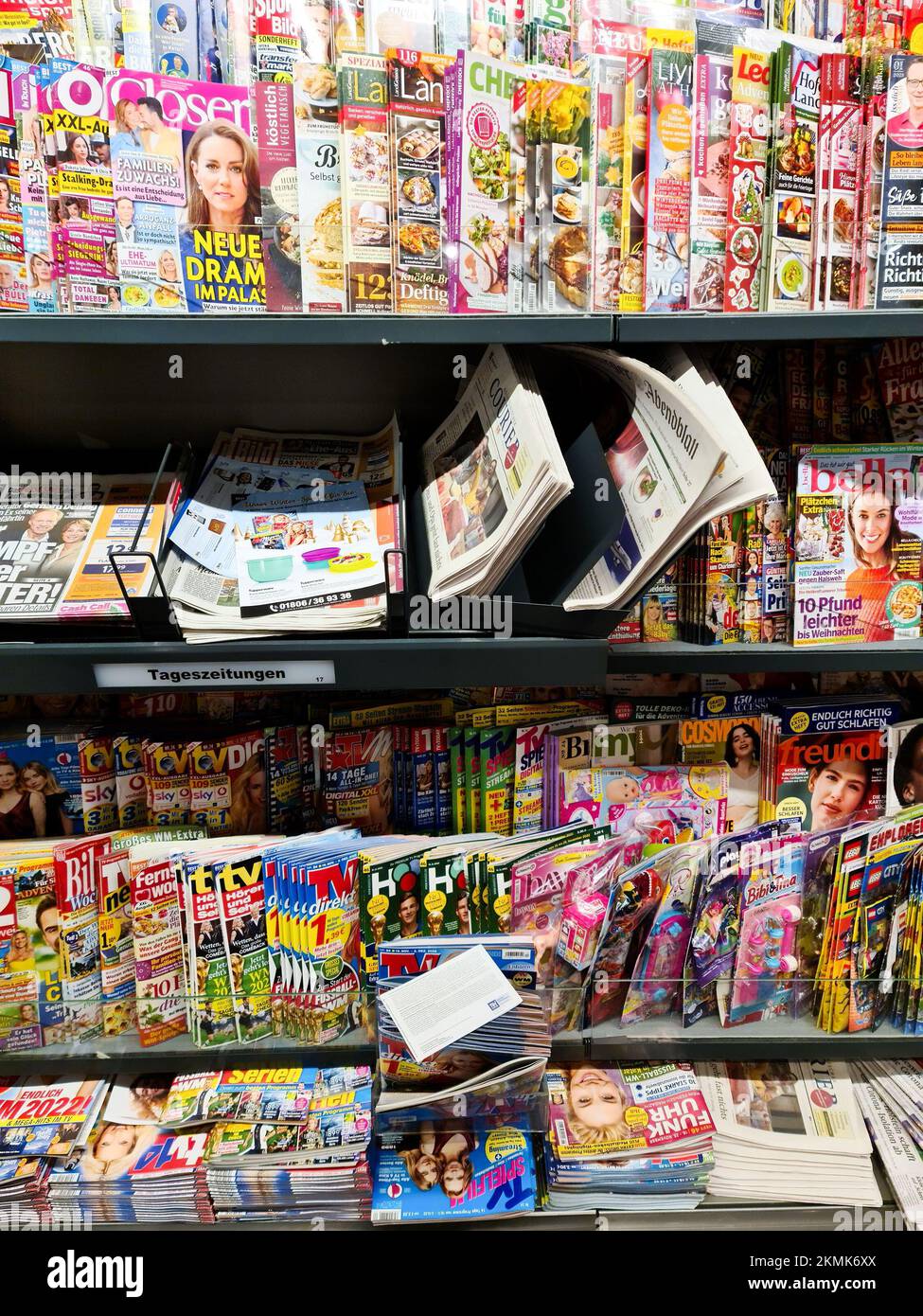 Fashion magazine stand uk hi-res stock photography and images - Alamy