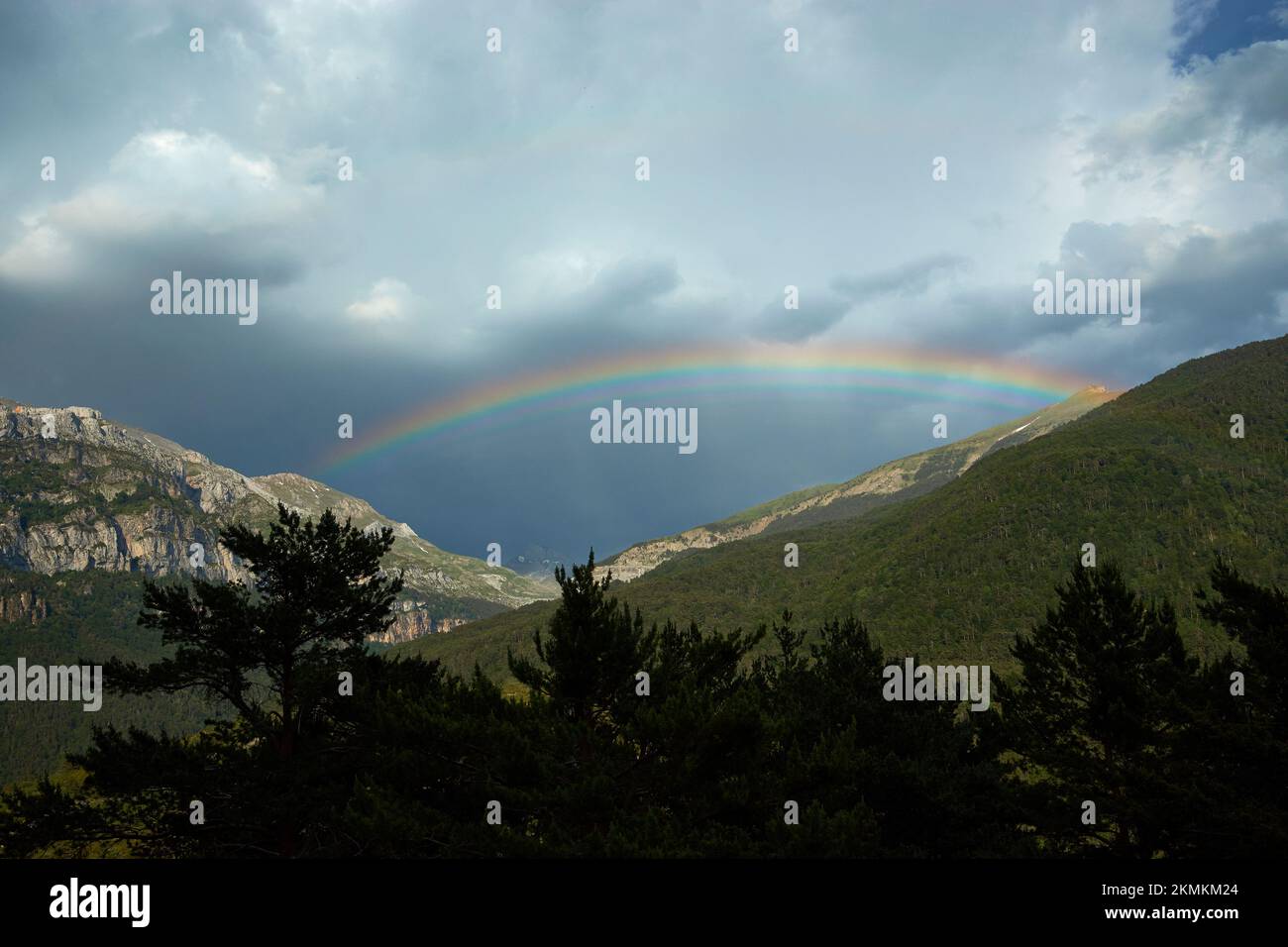 pirineo aragones,arco iris,selva de oza,río,senderismo,valle de hecho ...