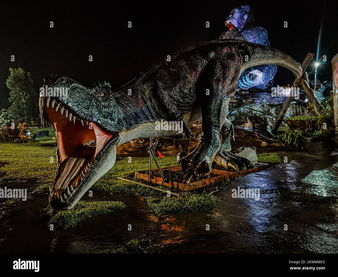 A beautiful view of dinosaur display in Campuestohan Highland Resort ...