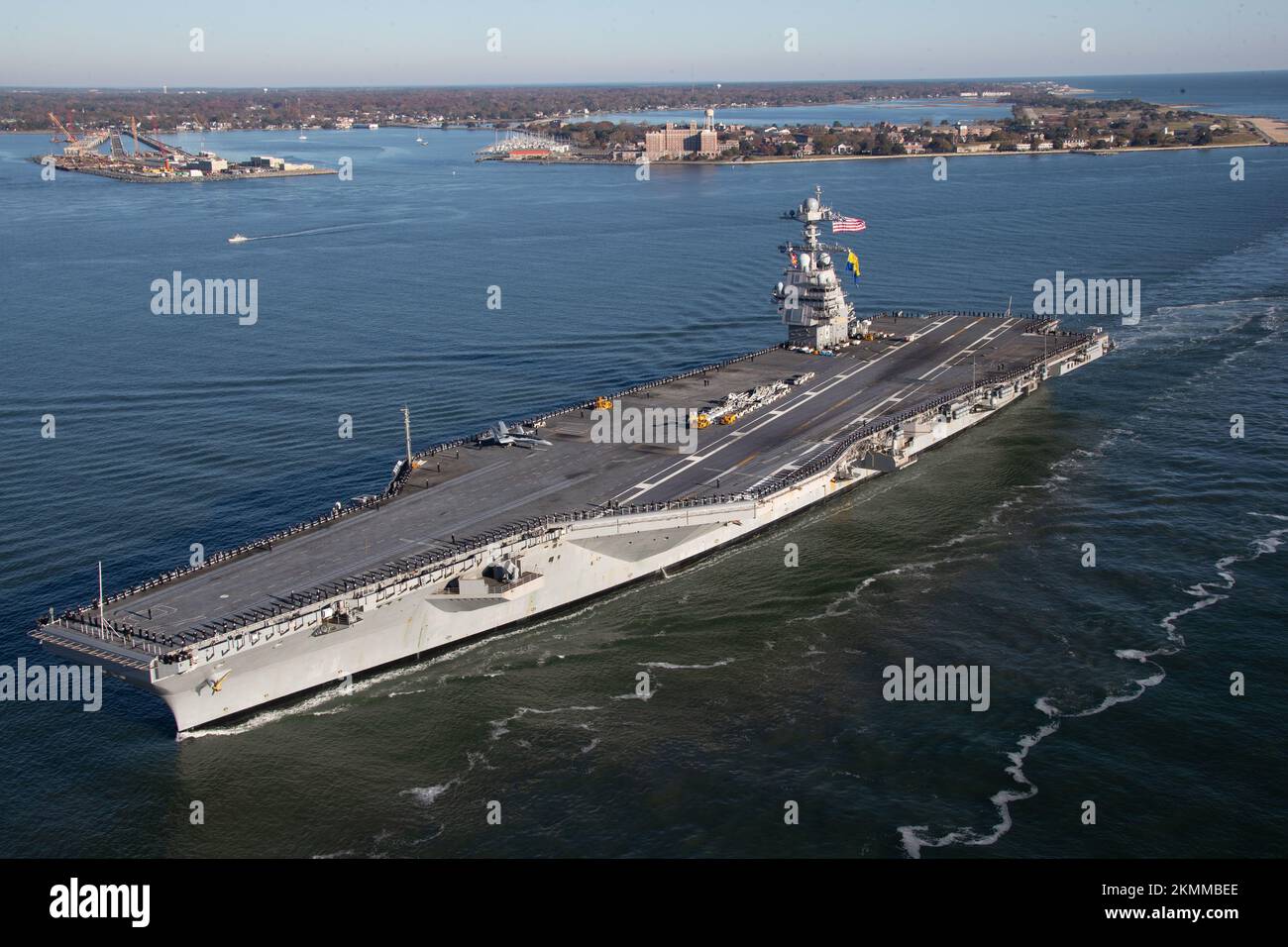 Norfolk, United States. 26th Nov, 2022. U.S. Navy sailors man the rails ...