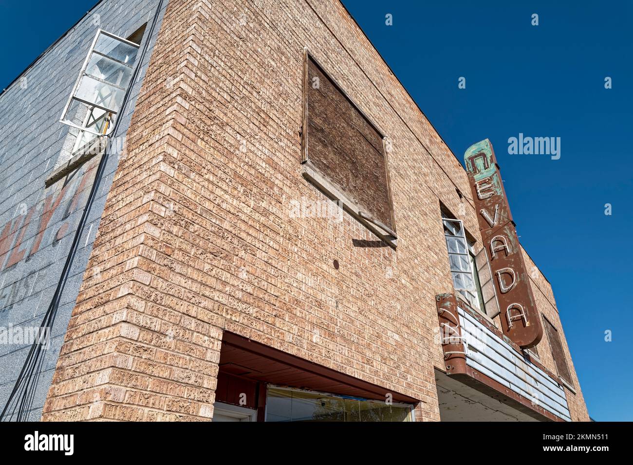 Abandoned movie theater marquee hi-res stock photography and images - Alamy