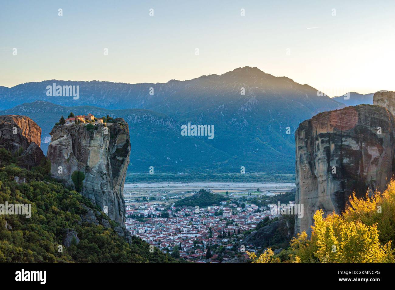 Panoramic photo of rock formations and the monasteries of Meteora above ...