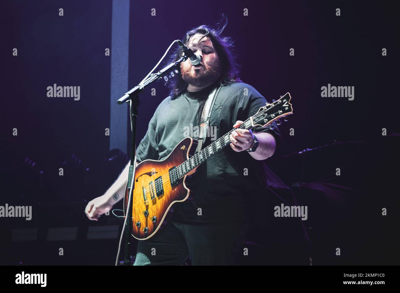 Wolfgang van halen guitar hi-res stock photography and images - Alamy