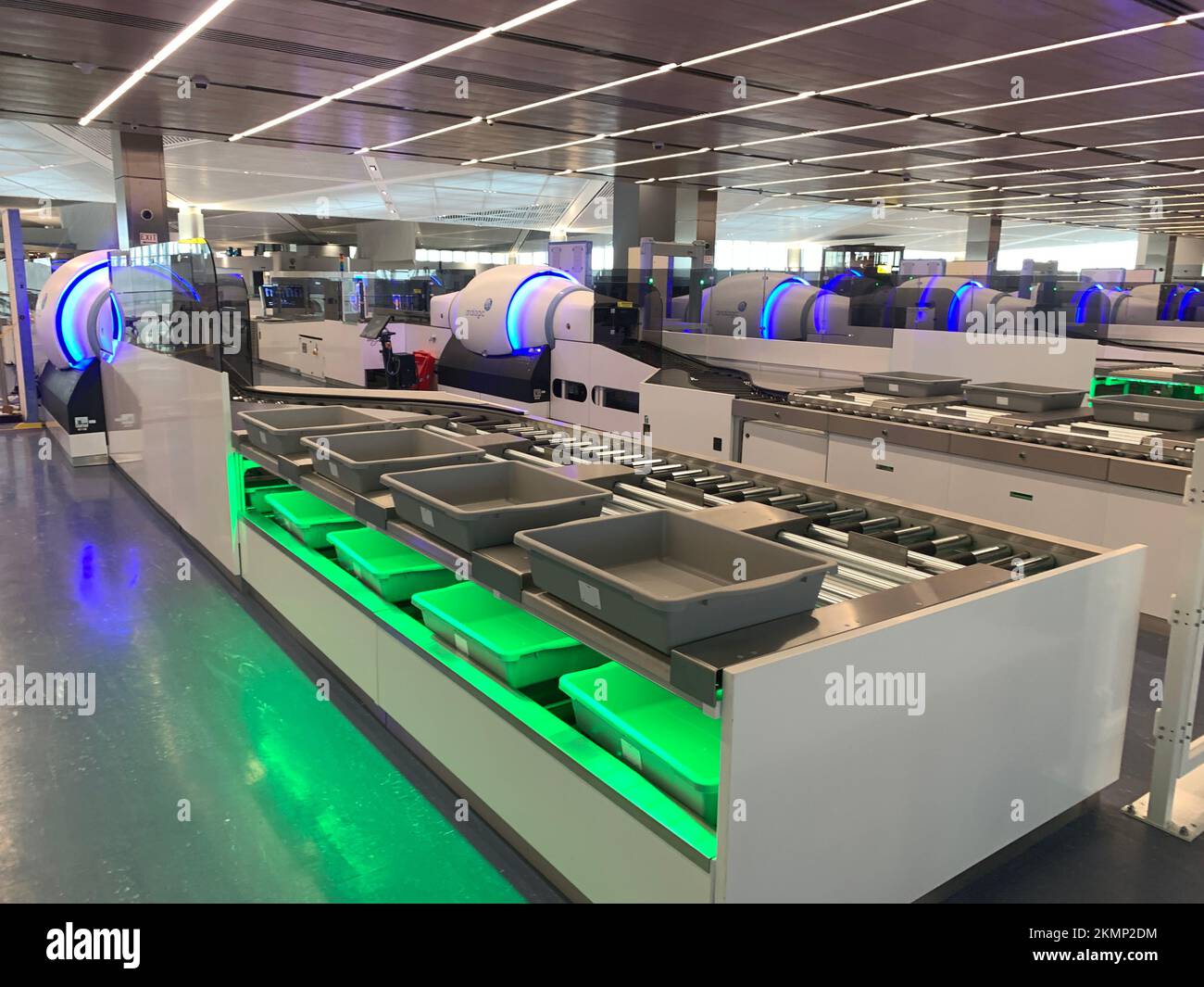 Elizabeth, New Jersey, USA. 15th Nov, 2022. Passengers finding their ...