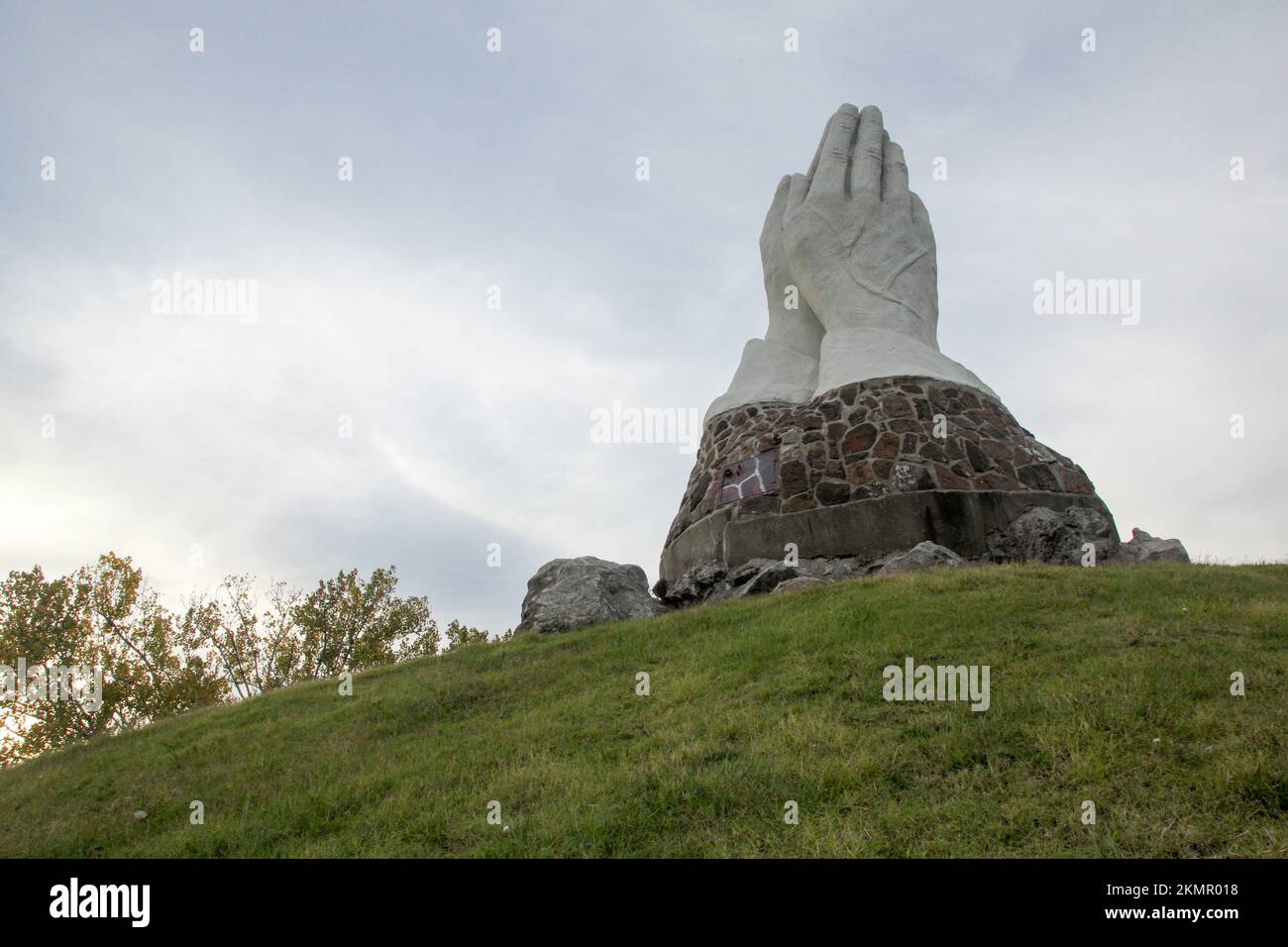 Praying hands Monument along Historic Route 66, Webb City, Missouri ...