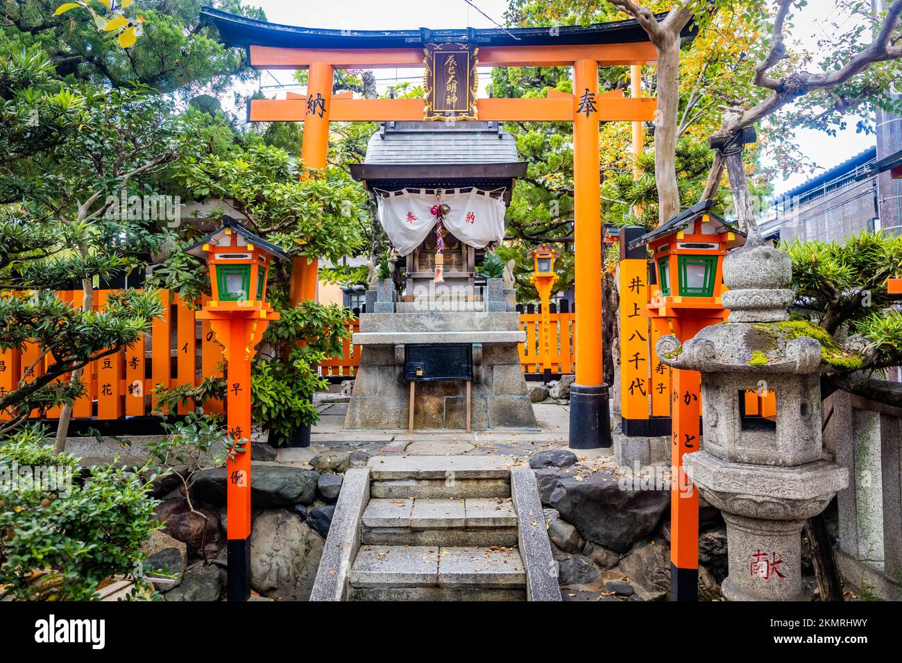 Tatsumi Daimyojin Shrine entrance in Gion center district in Kyoto ...