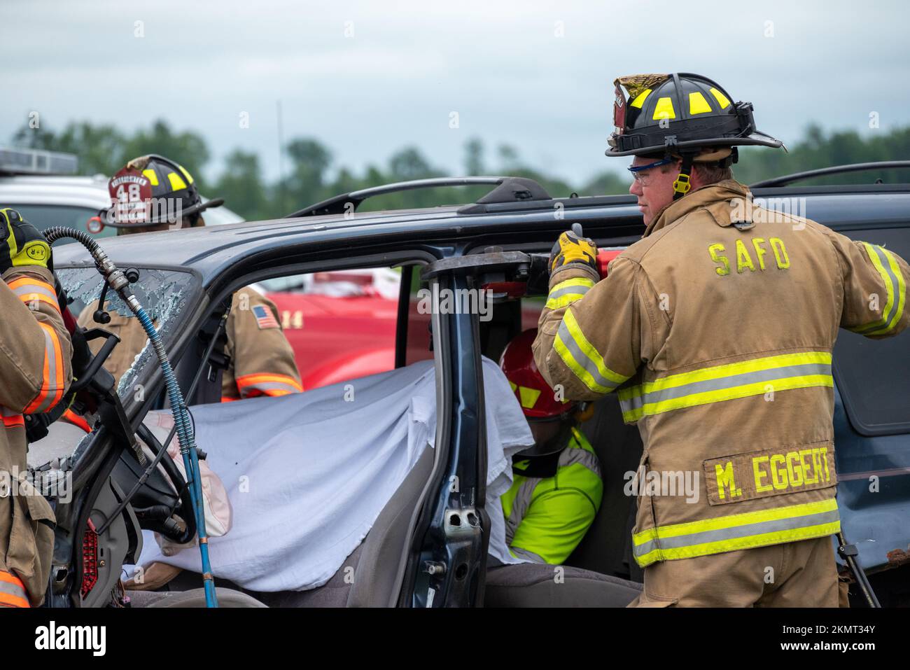 Jaws of life hi-res stock photography and images - Alamy