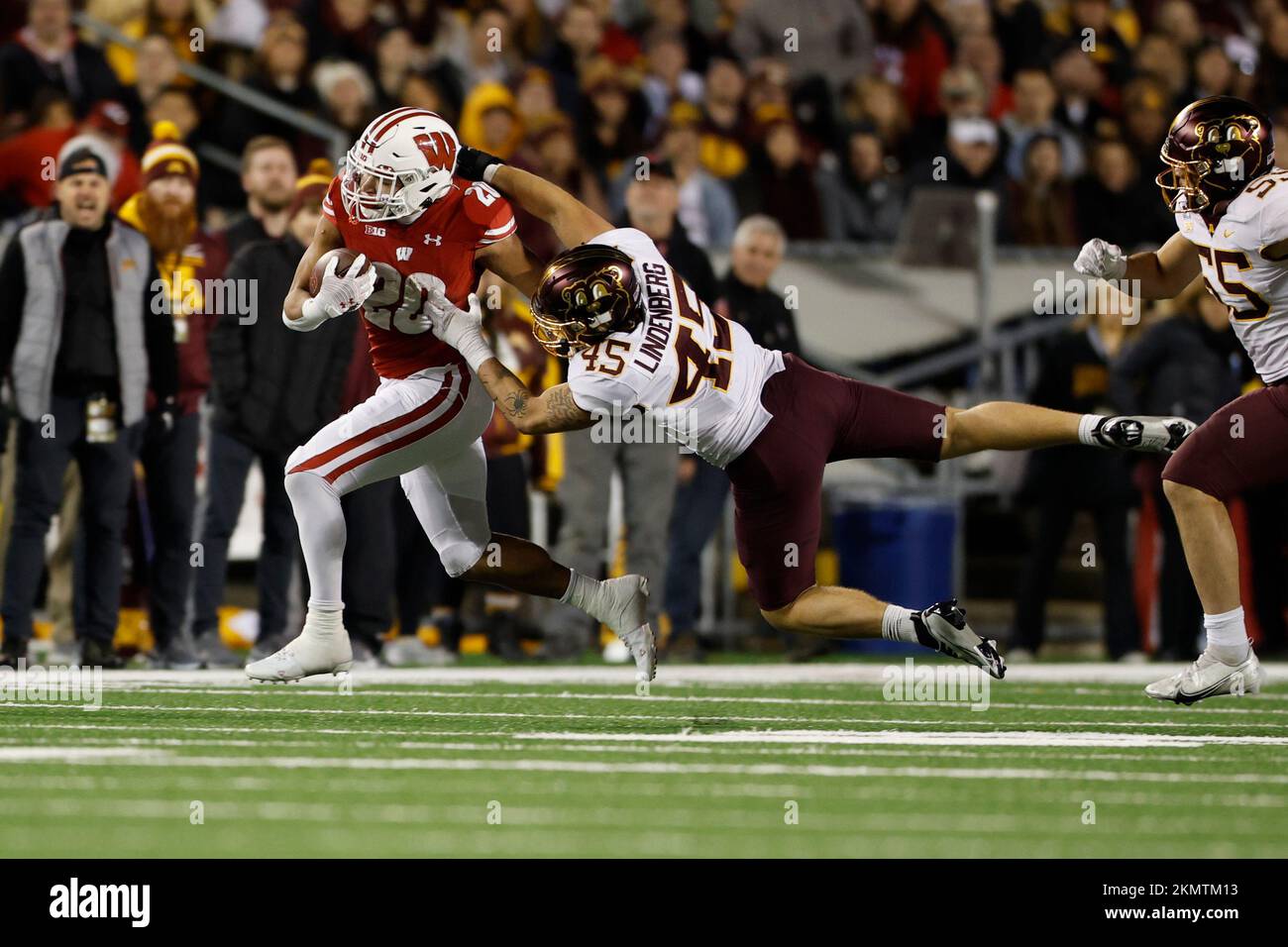 Madison, WI, USA. 26th Nov, 2022. Wisconsin Badgers running back Isaac ...