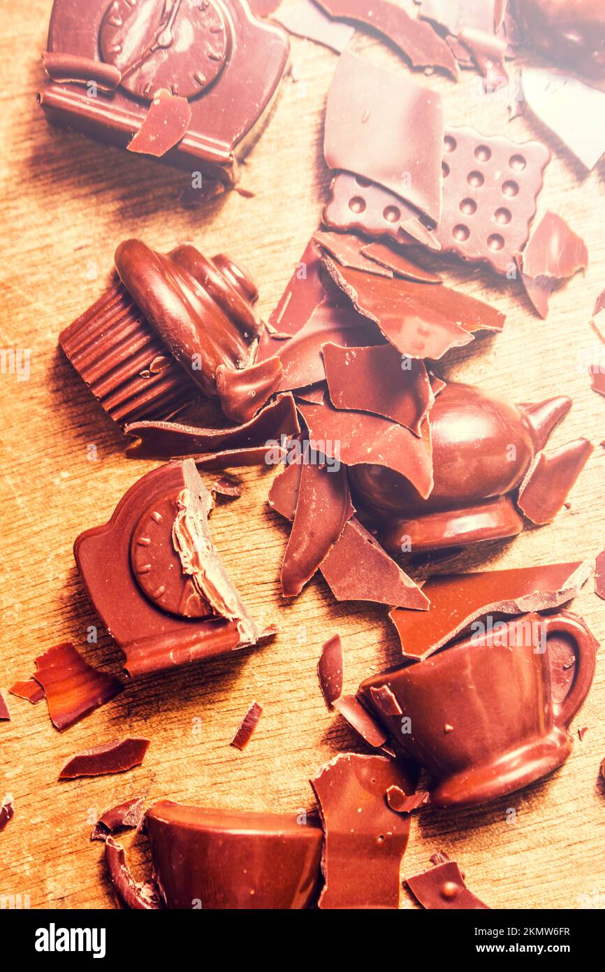 Broken teacup hi-res stock photography and images - Alamy