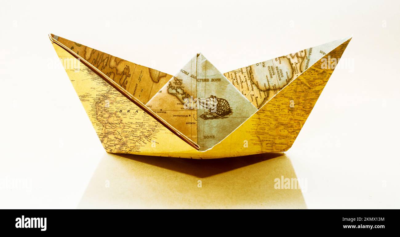 Map of world shipping routes hi-res stock photography and images - Alamy