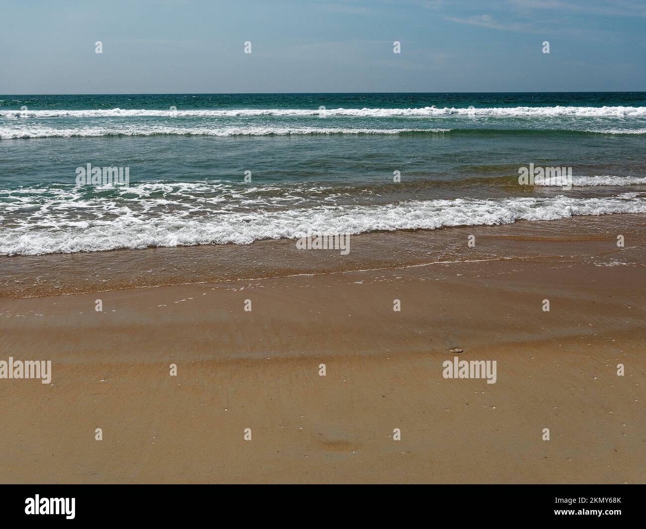 Beautiful sea waves with foam of blue and turquoise color at Colva ...