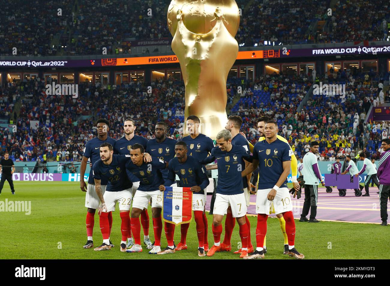 Doha, Qatar. 26th Nov, 2022. France team group line-up (FRA) Football ...