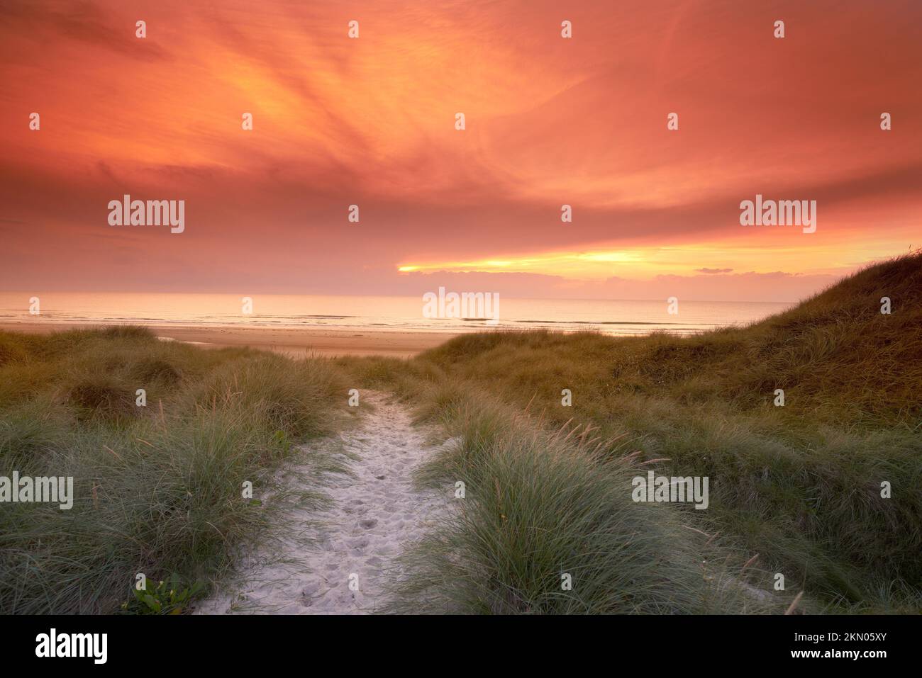 Beautiful scenic remote beach hi-res stock photography and images - Alamy