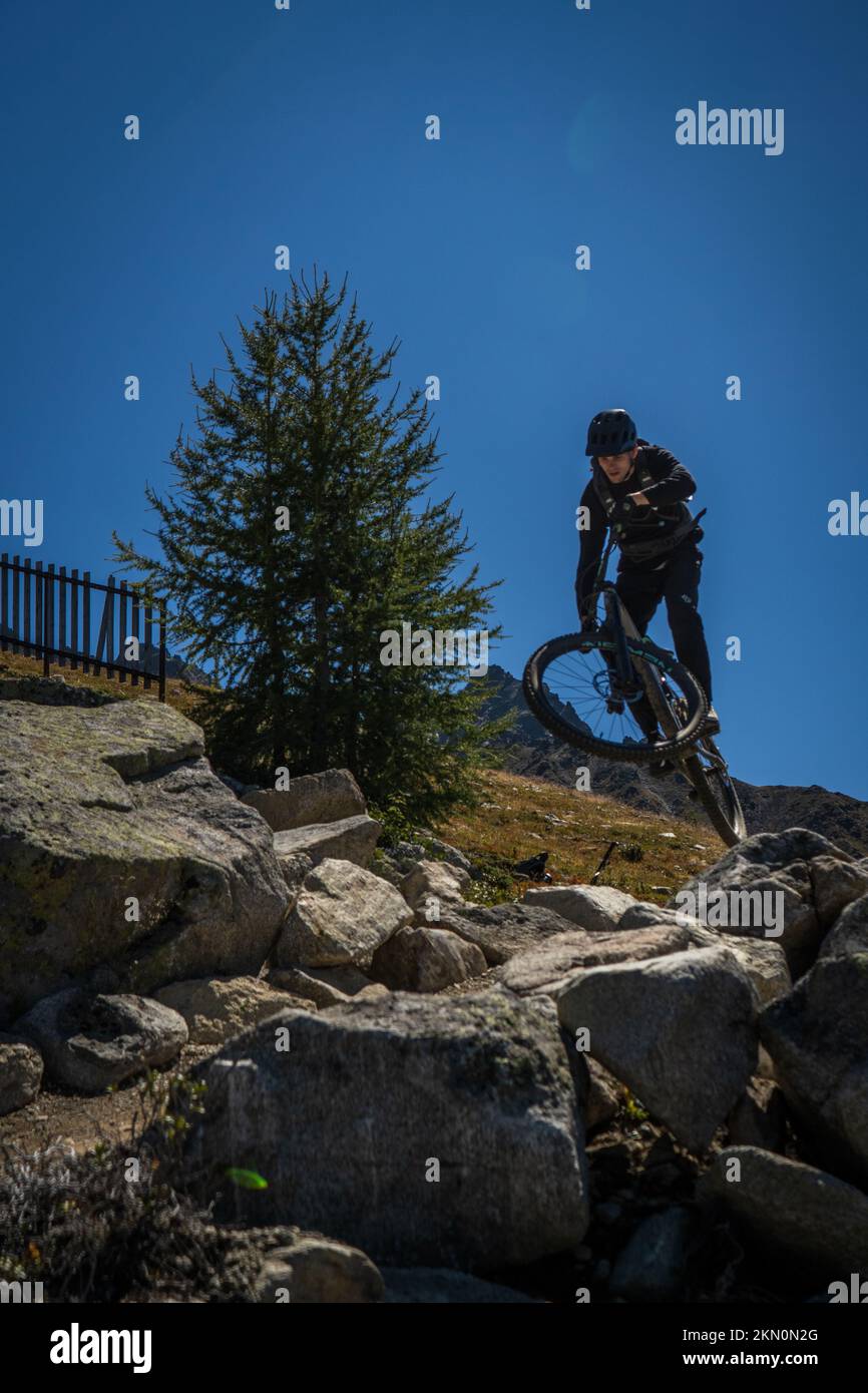 The Mountainbiker rides the three Laender Enduro Trails in Nauders ...