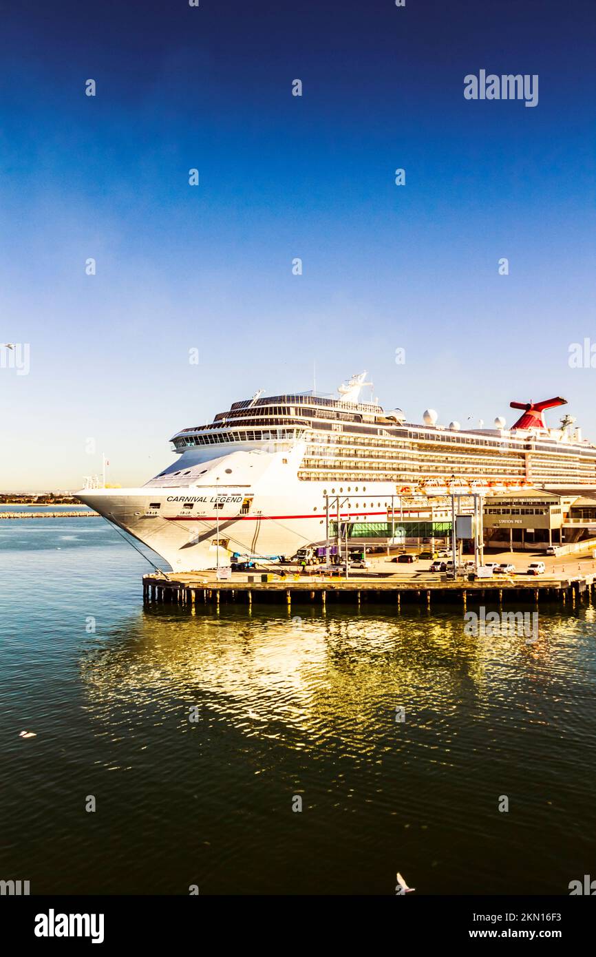 Station pier port melbourne hi-res stock photography and images - Alamy