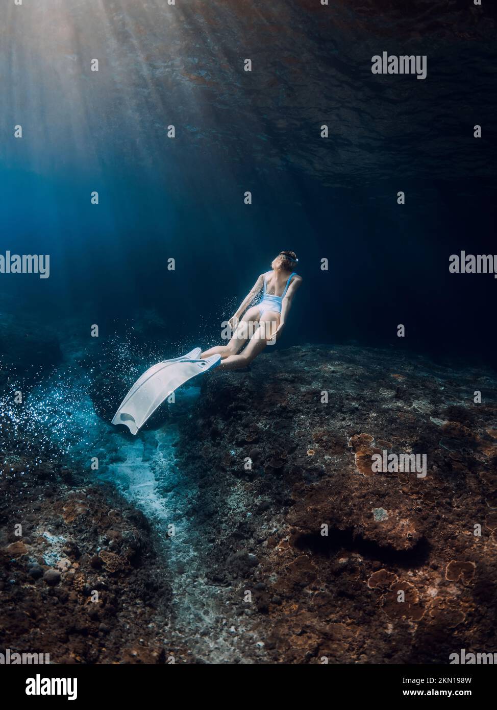 Freediver glides hi-res stock photography and images - Alamy