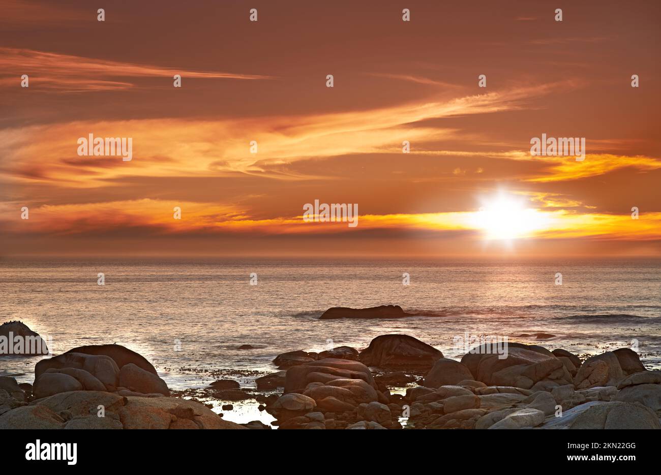 Golden sunset over ocean rock hi-res stock photography and images - Alamy