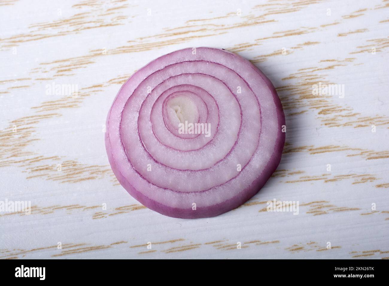 Sliced onion rings and onion slices on the background Stock Photo - Alamy