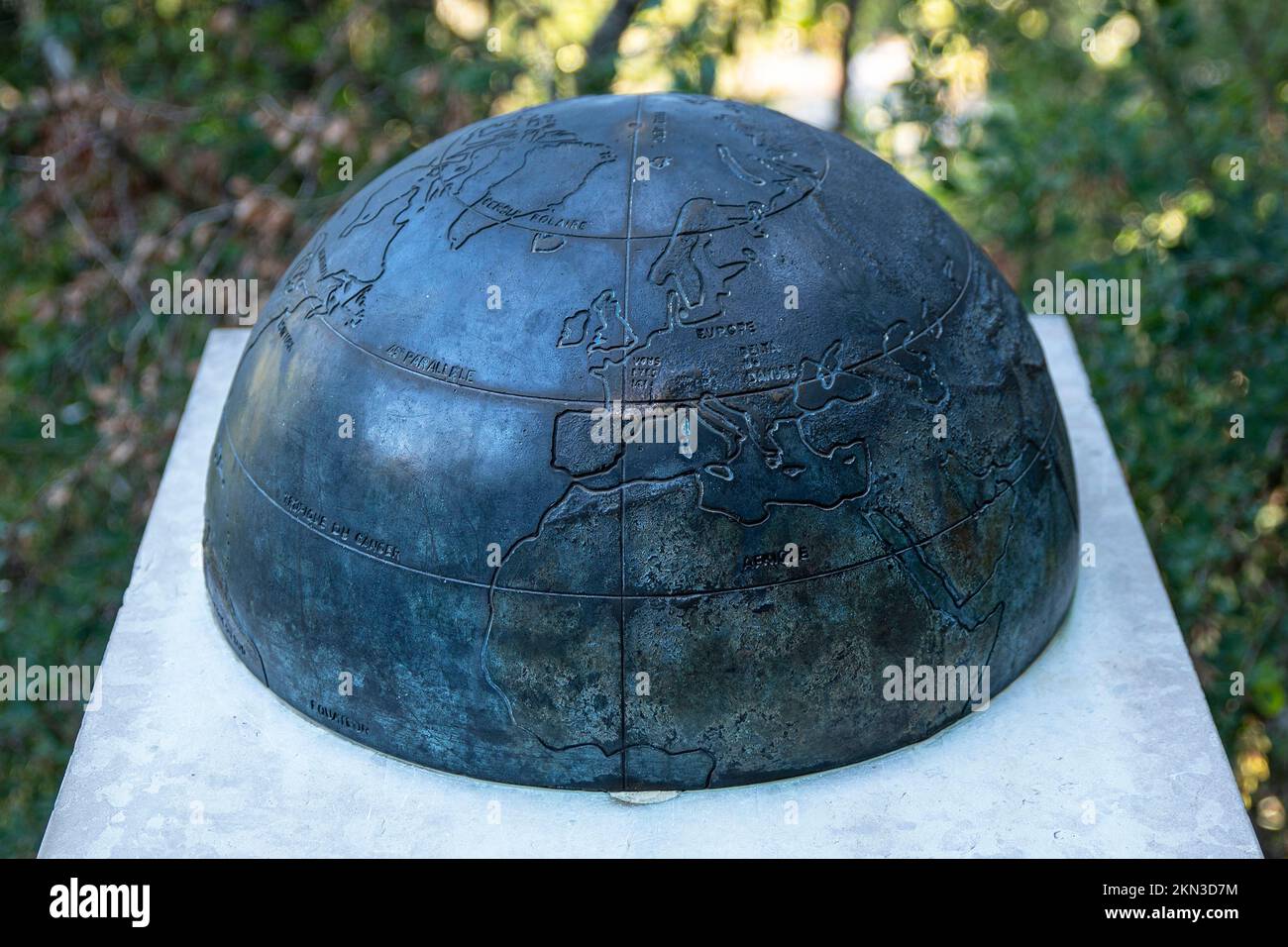 Map globe world stone hi-res stock photography and images - Alamy