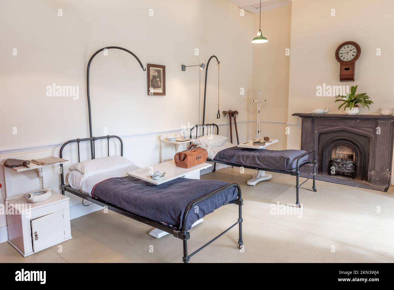 Hospital bed museum hi-res stock photography and images - Alamy