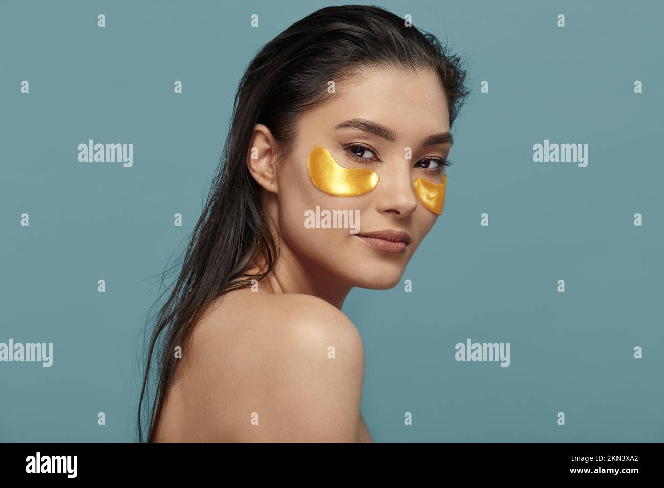 Pretty girl face with hydrating under eye patches Stock Photo - Alamy