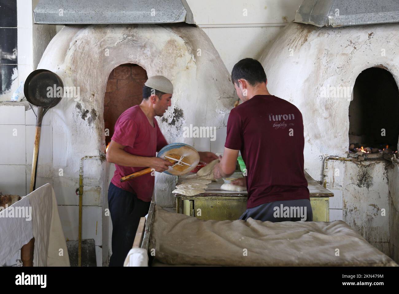 Baking Nan breads, Turon Bakery, Chorsu Bazaar, Sakichmon Street, Old ...