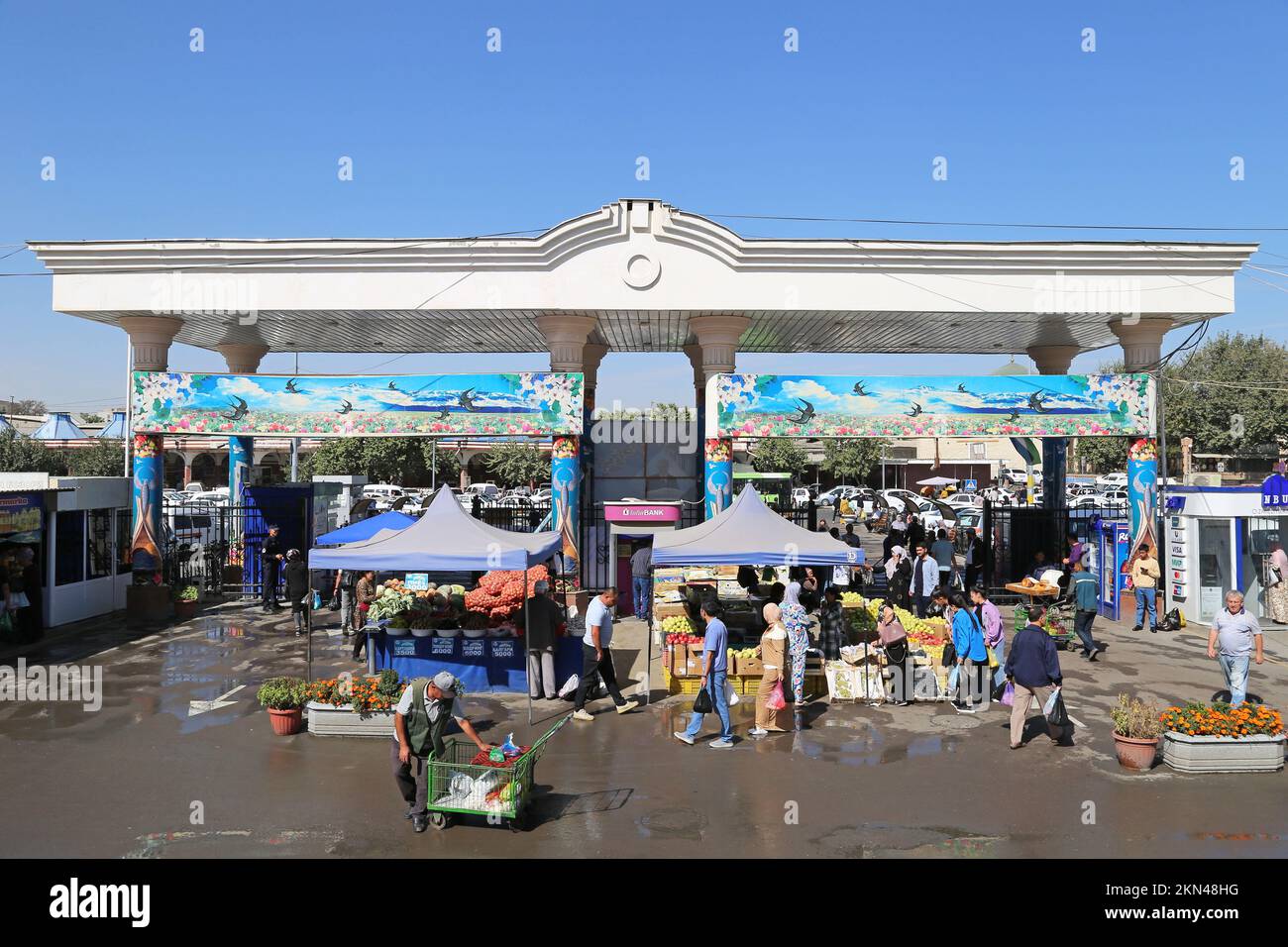 Fresh fruit and vegetables, Chorsu Bazaar, Sakichmon Street, Old City ...