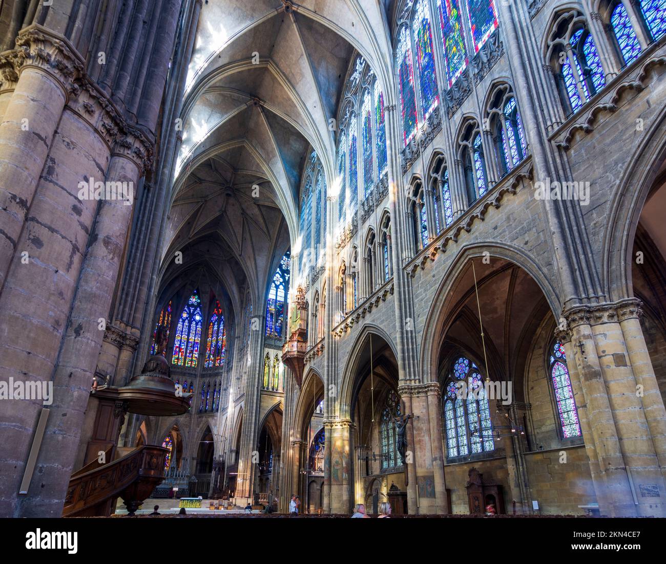 Metz: Cathedral of Saint Stephen (Cathédrale Saint Étienne), nave in ...