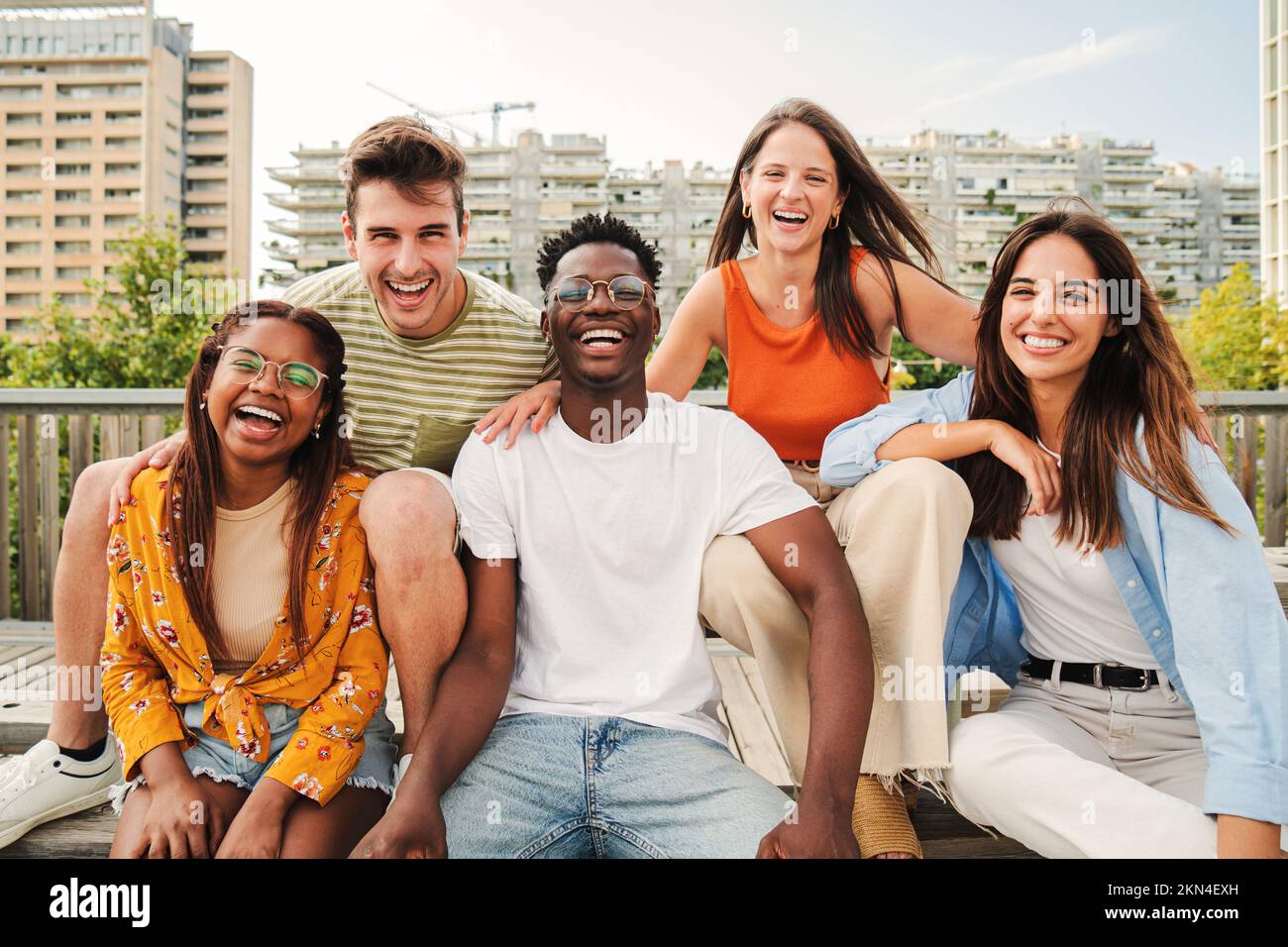 Group school outside teenagers hi-res stock photography and images - Alamy