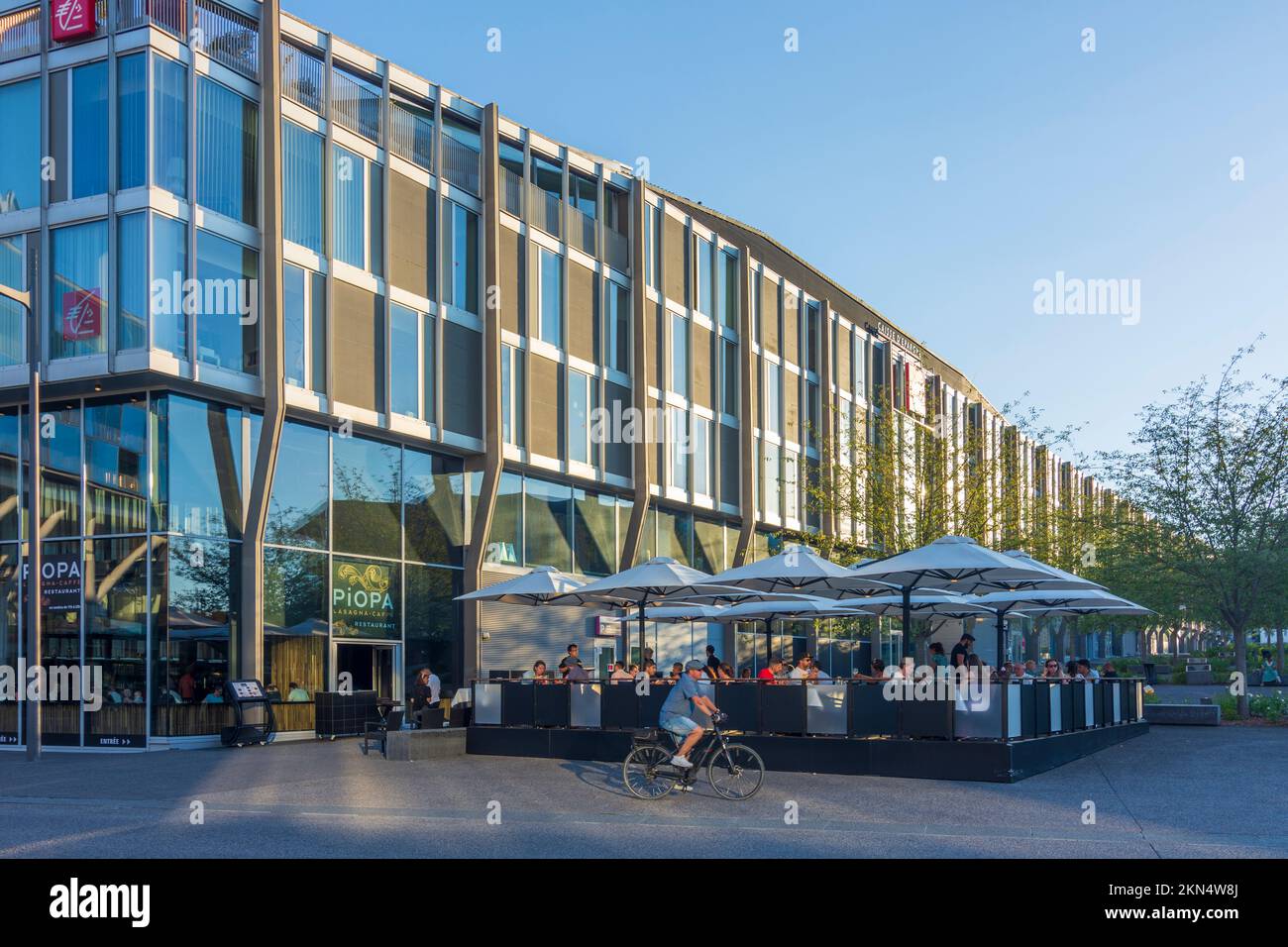 Metz: restaurant at Gare-Centre Pompidou-Metz in Lorraine (Lothringen ...