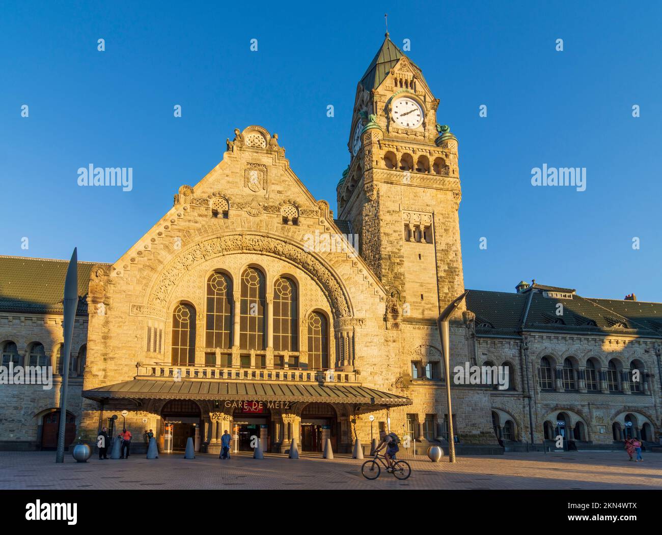 Metz: railway station building in Lorraine (Lothringen), Moselle (Mosel ...