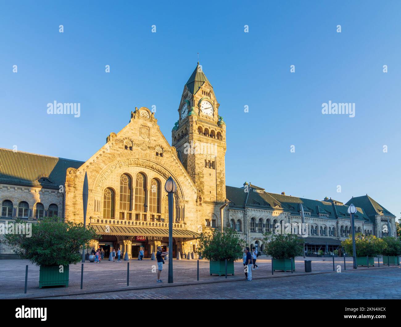 Metz: railway station building in Lorraine (Lothringen), Moselle (Mosel ...
