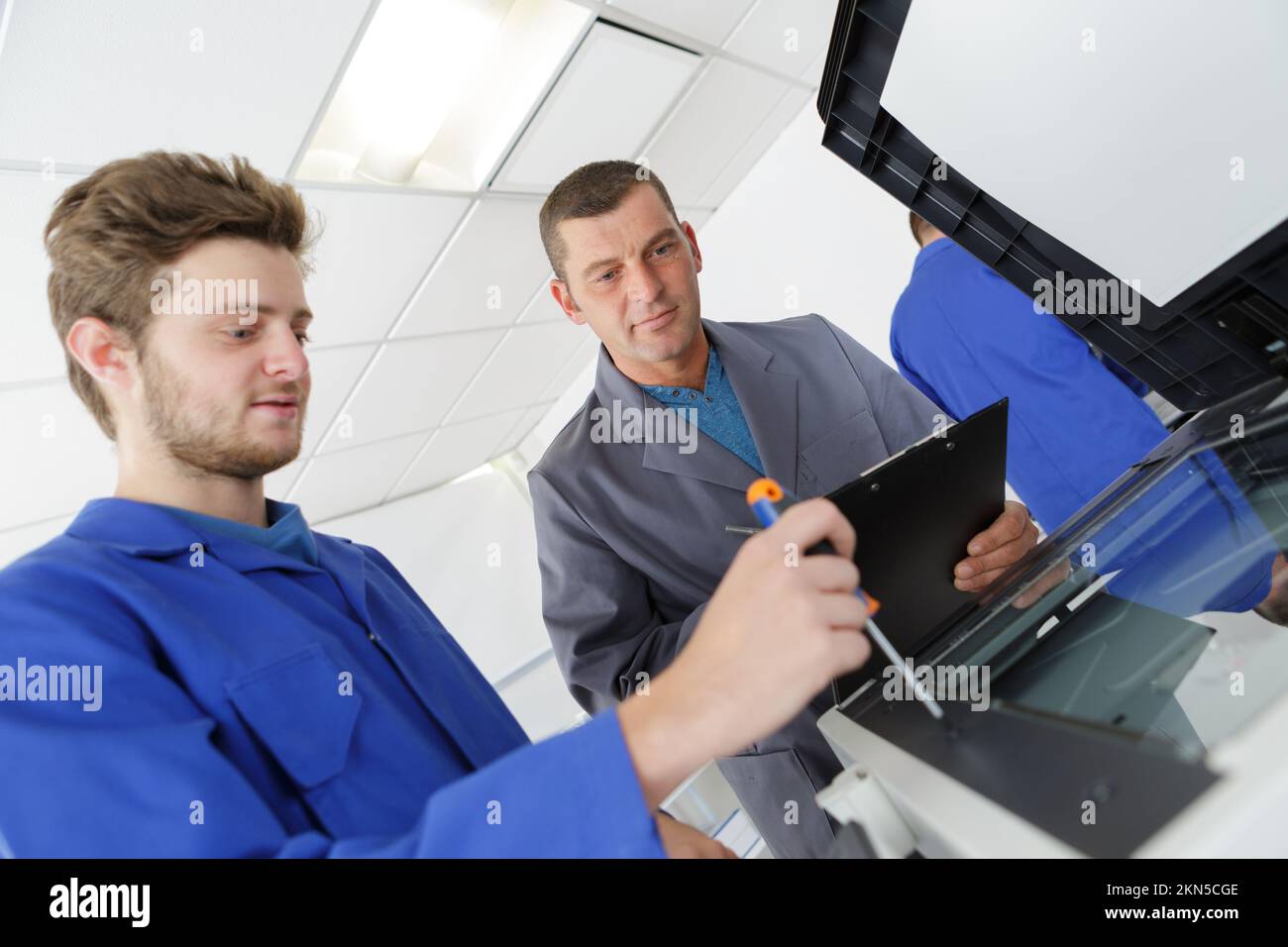 apprentice operating a modern printing machine Stock Photo - Alamy