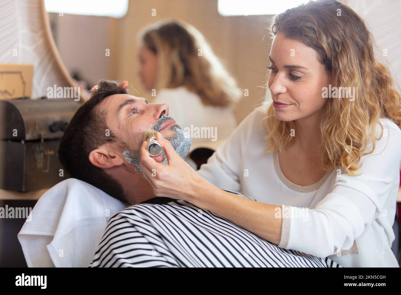 Female head shave hi-res stock photography and images - Alamy