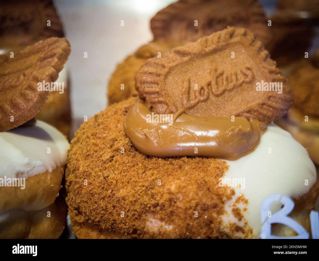 Lemon donuts hi-res stock photography and images - Alamy