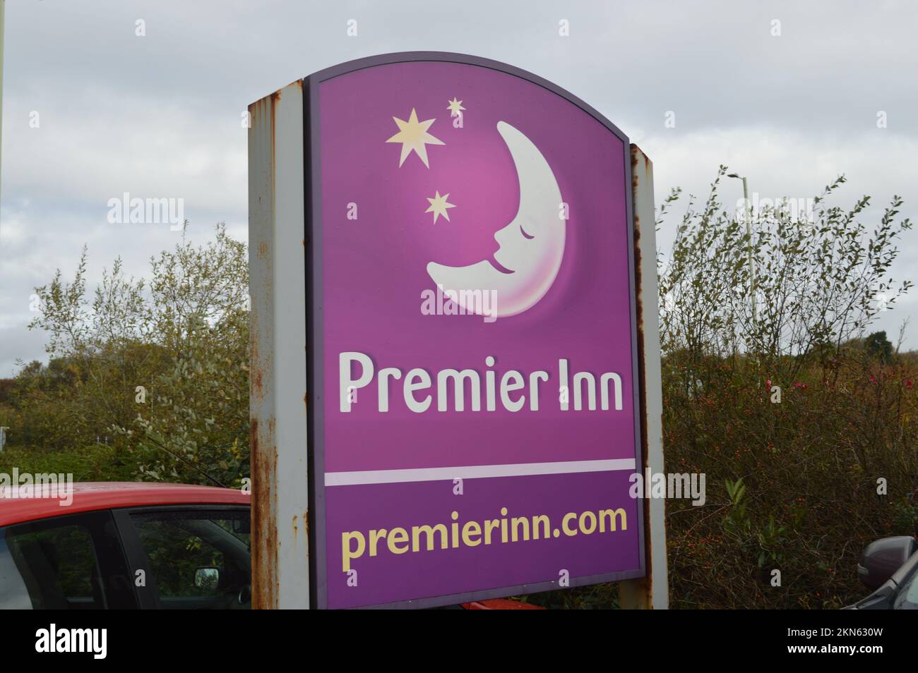 Premier inn moon and stars sign hi-res stock photography and images - Alamy