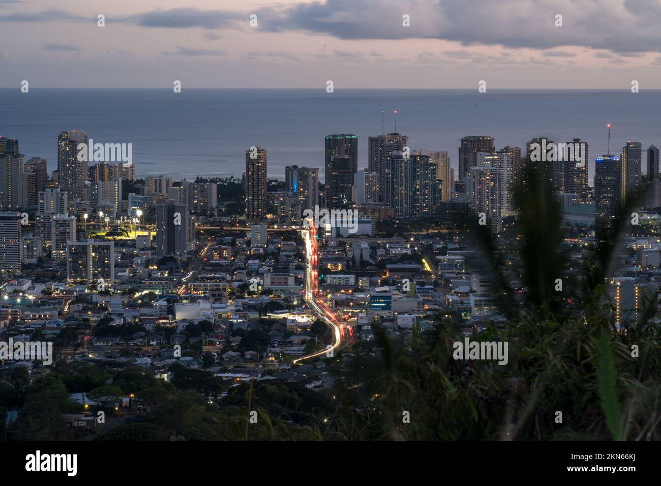Honolulu skyline hi-res stock photography and images - Alamy