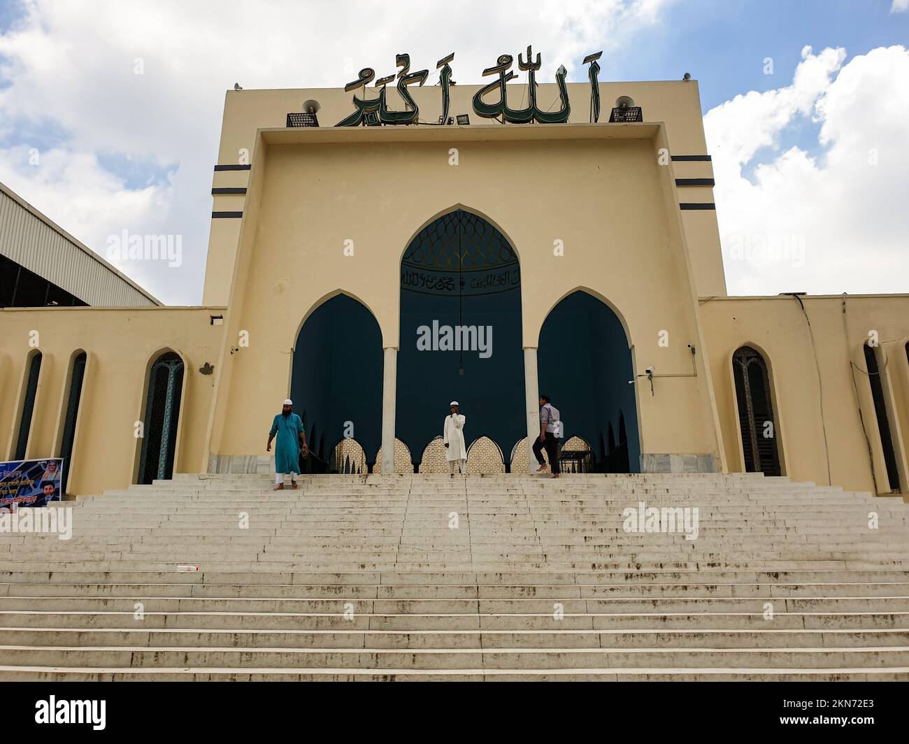 The view of Muslims at the entrance of Baitul Mukarram National Masjid ...