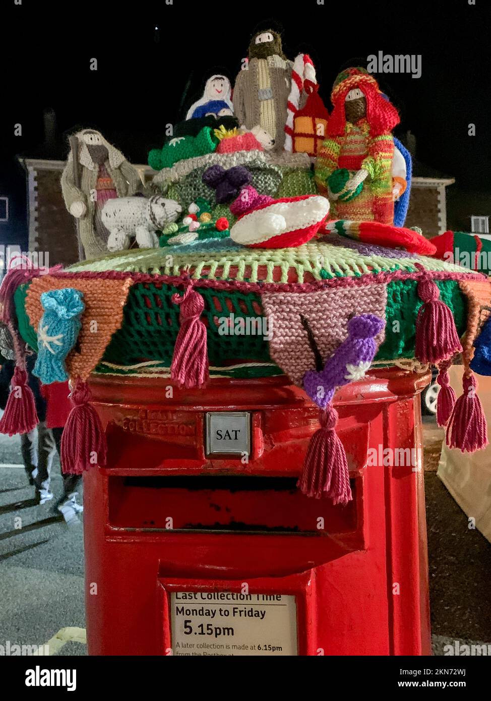 Tenterden, Kent, UK. 25th November, 2022. A beautiful knitted nativity ...