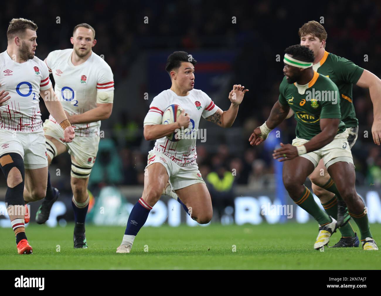 London ENGLAND - November 26: L-R England's Marcus Smith and Siya ...