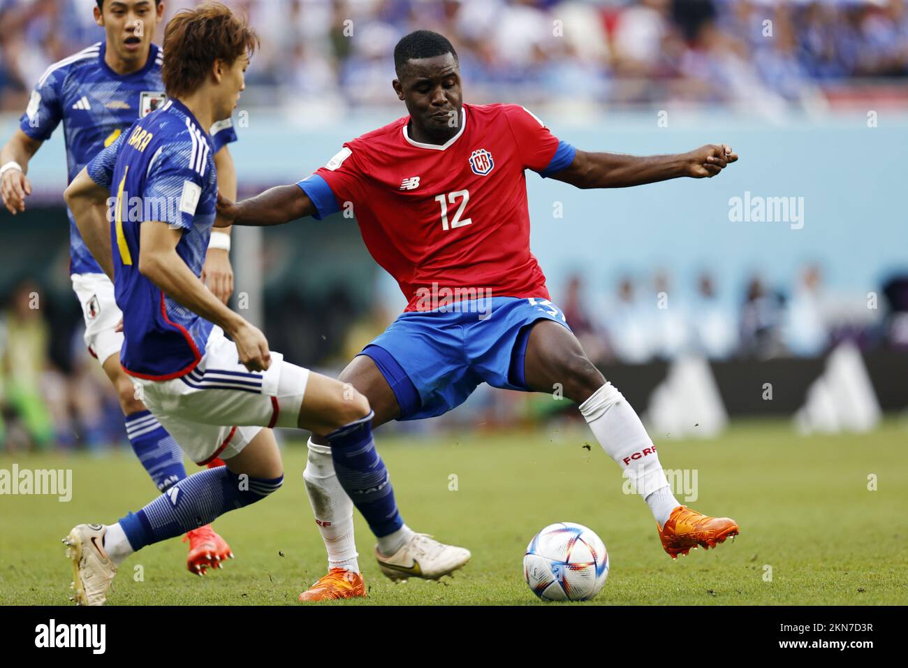 AL-RAYYAN - (l-r) Ko Itakura of Japan, Joel Campbell of Costa Rica during the FIFA World Cup ...